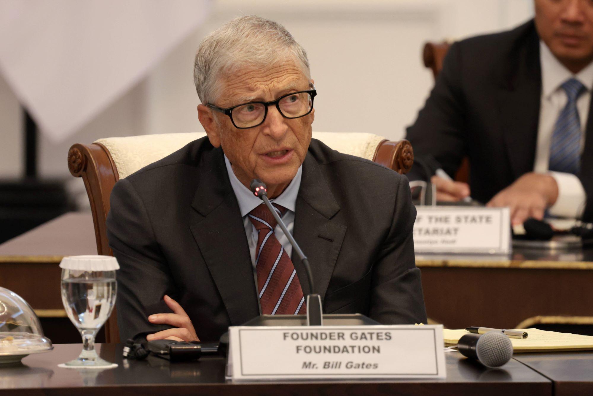 Bill Gates chce przekazać na cele charytatywne "praktycznie cały ...