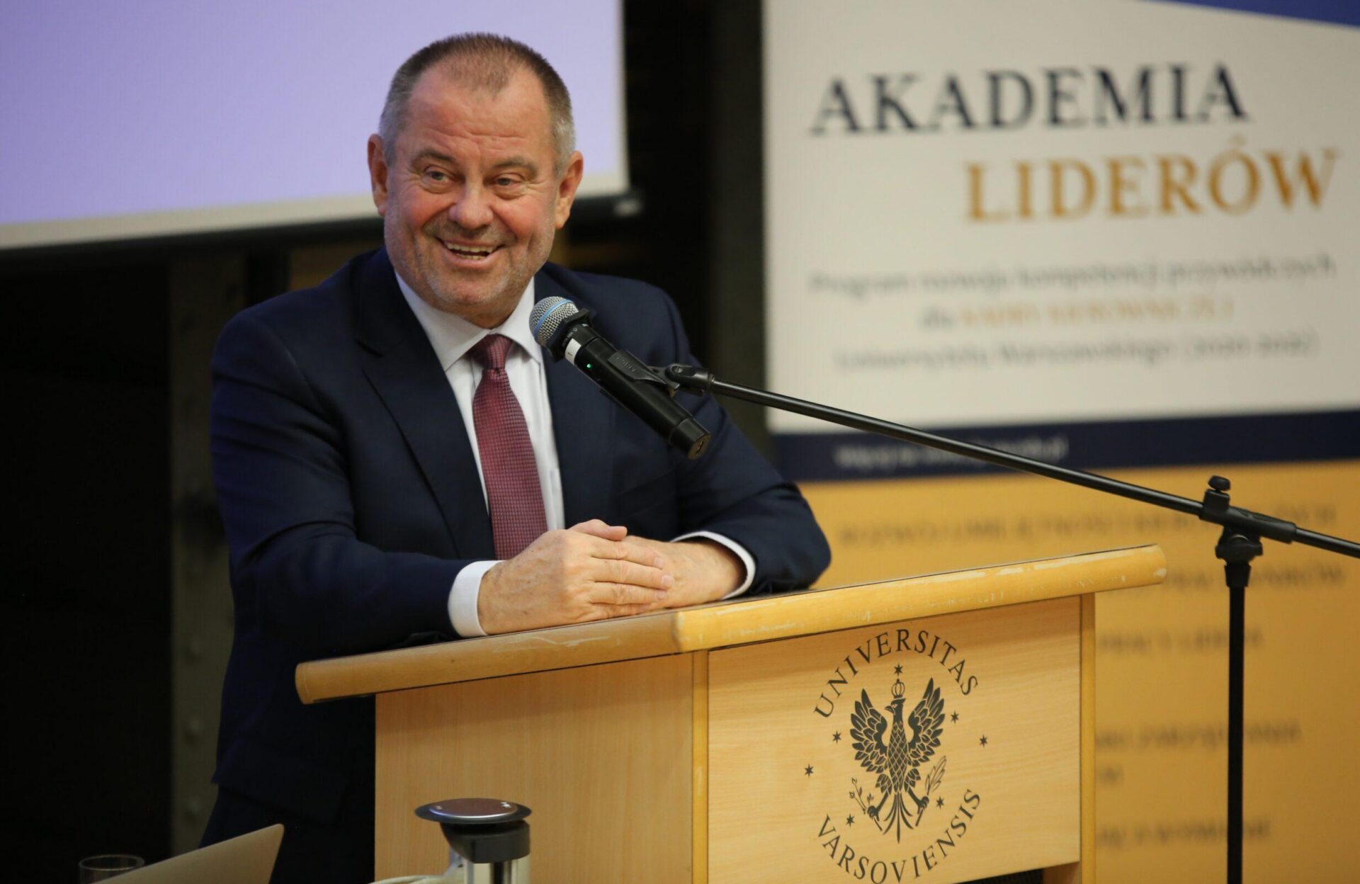 Rektor Uniwersytetu Warszawskiego: Nie brakuje nam miejsc w akademikach. Jeszcze zostają wolne ...